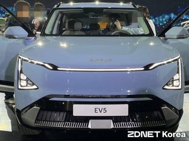 기아, 전기차 대중화 이끌 준중형 SUV ‘EV5’ 국내 첫 공개