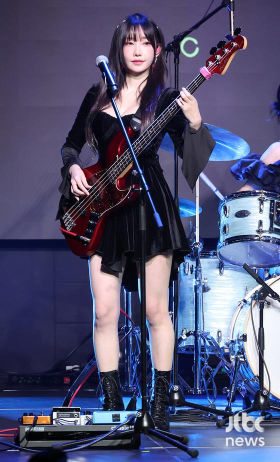 "목표는 지구 정복…" 피부에 와닿은 QWER의 진심[종합]