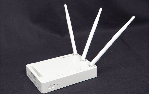 n규격 300Mbps 무선 속도의 실속형 공유기, ipTIME N704SE | 보드나라/케이벤치