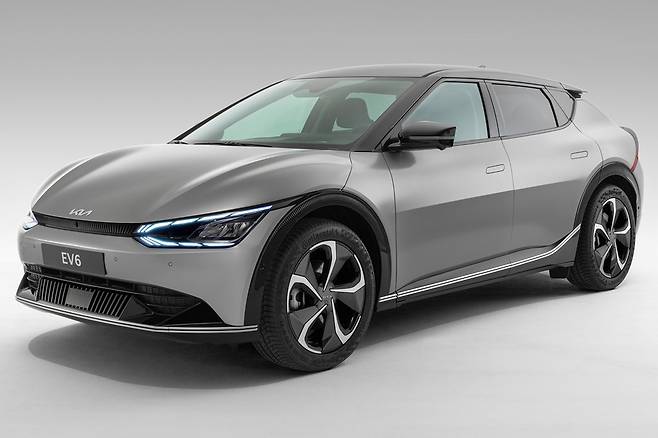 디자인 왜 이래.. EV6 페이스리프트, 그 예상도 공개되자 네티즌 깜짝 | 오토포크