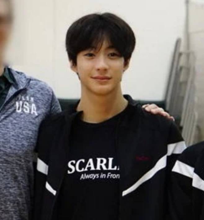잘생긴 걸로 유명했는데 연예계 데뷔하고 대박난 윤상 스무살 아들 키노라이츠