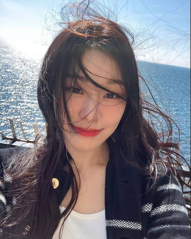 김연아 훌쩍 떠난 부산여행바닷바람 머리 산발 팬들 심장 터질뻔 패션엔