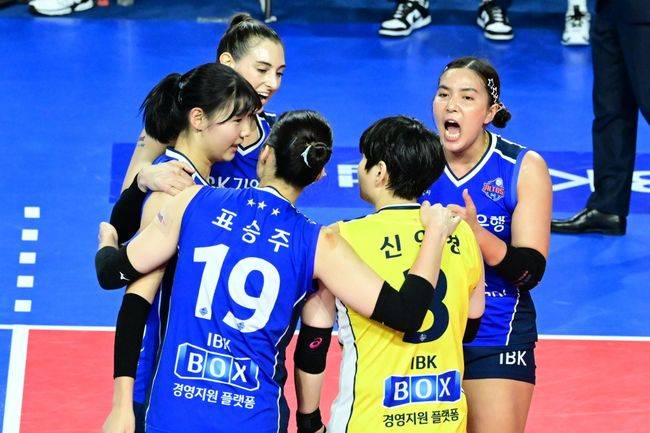 ‘아베크롬비 20득점, 표승주 11득점' IBK기업은행, '범실 21개' 도로공사 잡고 2연패 탈출→5위