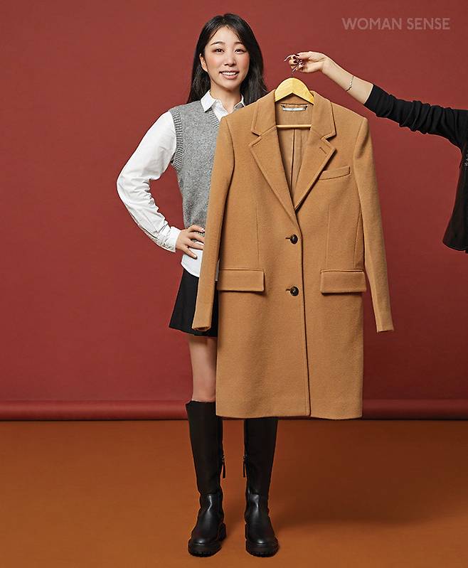 베이직한 코트와 포인트 부츠의 스타일링