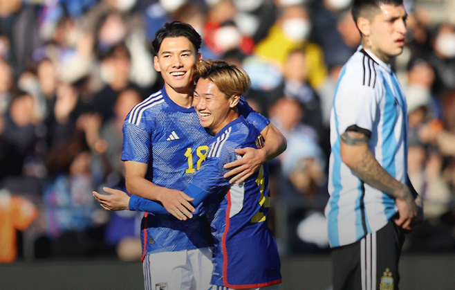 잘나가는 일본 축구u 22는 아르헨에 대승 U 17은 월드컵 토너먼트 진출