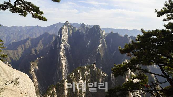무협지 속 고수의 풍모를 담은 화산 여행