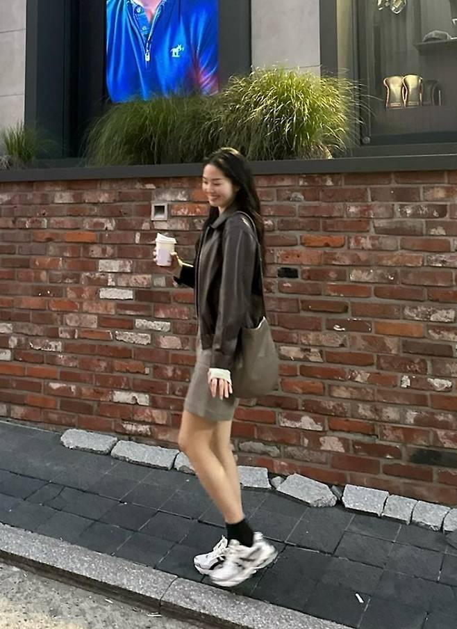 ‘전진 아내 류이서 더 추위지면 못 입어 가죽 재킷으로 멋낸 생파룩 패션엔
