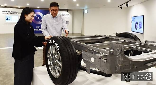 머니s픽 車 구동 역사 패러다임 전환 현대차·기아 유니휠 최초 공개