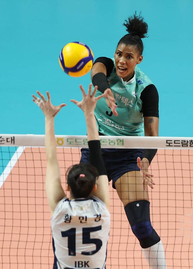 실바 ‘35점’ IBK 눕혔다