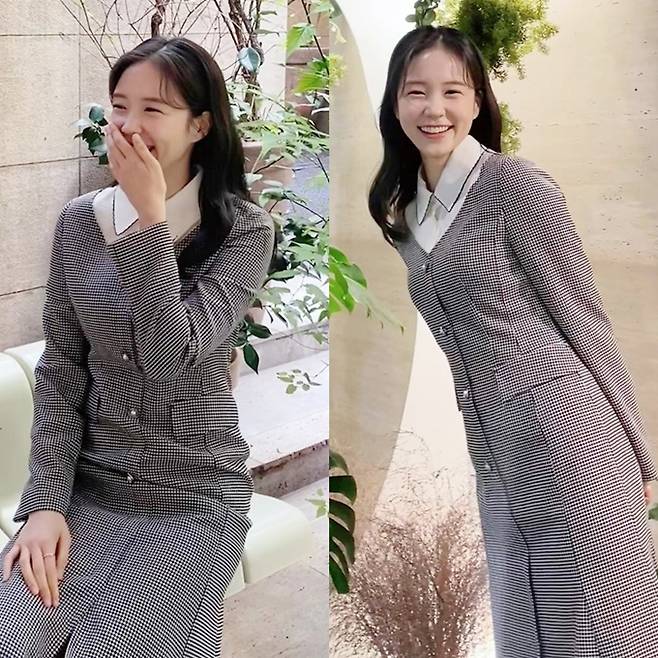 장예원 아나 단아함의 끝 눈길 사로잡는 여리여리 청순 원피스 코트룩 패션엔