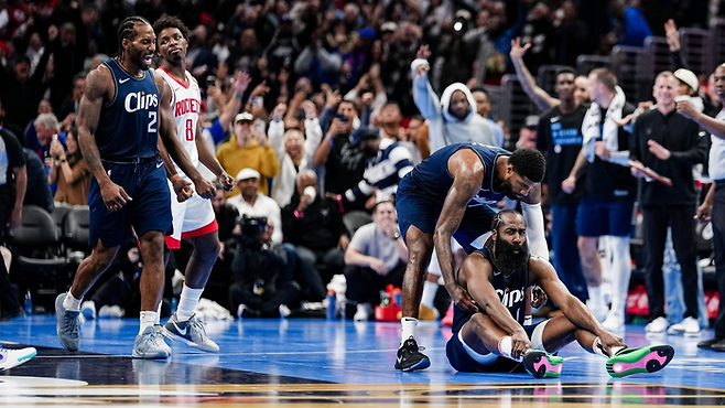 ‘레너드·하든·조지 79p 폭격 클리퍼스 팍스 분전한 새크라멘토 3연승 저지 Nba