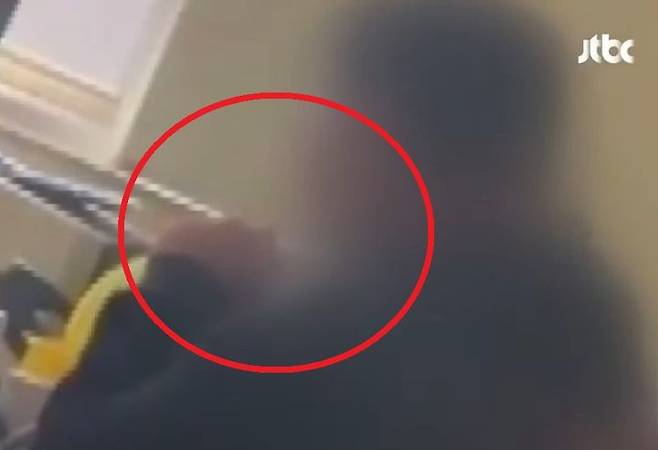 교실서 전자담배 뻑뻑학부모 한두 번이 아니다