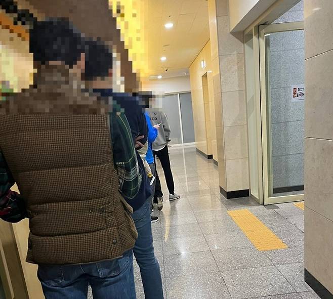 새벽 3시반 병원 줄 서요”감염병 유행에 소아과 오픈런 대란