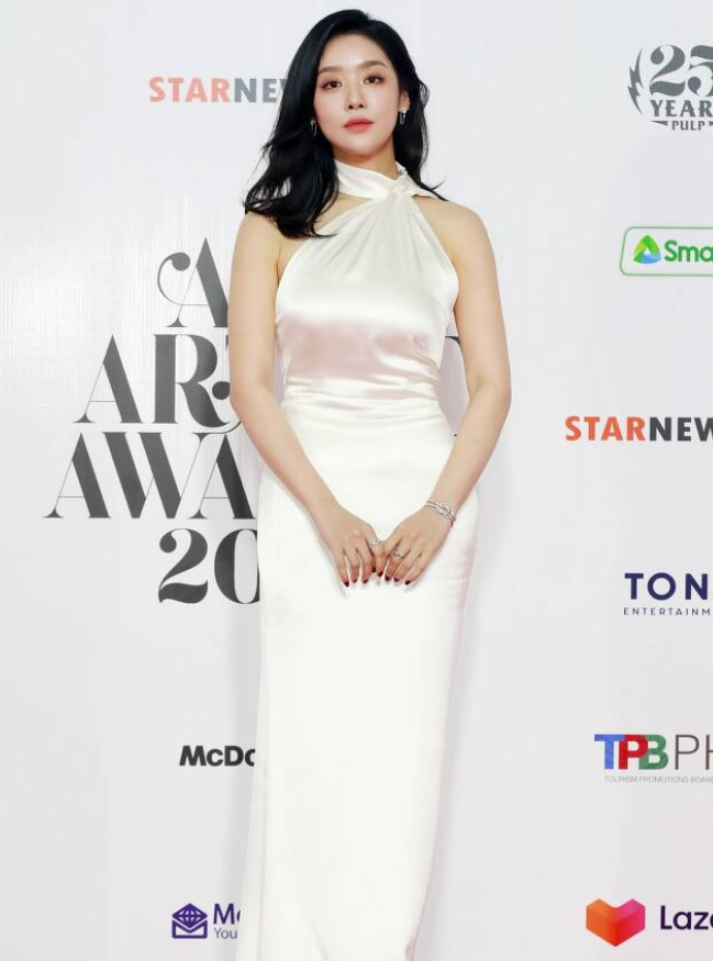 더글로리차주영깜짝놀랄 밀착롱드레스로 8등신완벽몸매 뽐내화려해 놀랍다감탄 어썸클