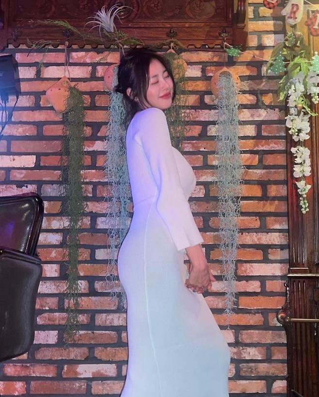 서동주 크리스마스를 기다리며 홀리데이에 딱 새하얀 머메이드 드레스룩 스타와 패션