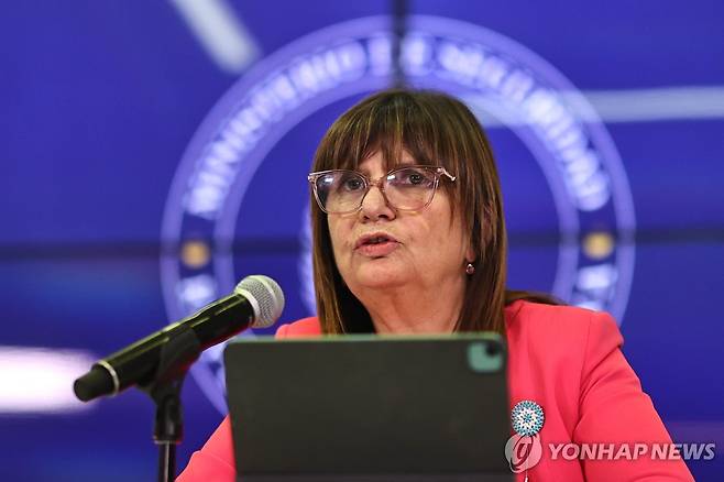 아르헨 정부 거리시위 엄격제한시위대에 치안유지비 청구