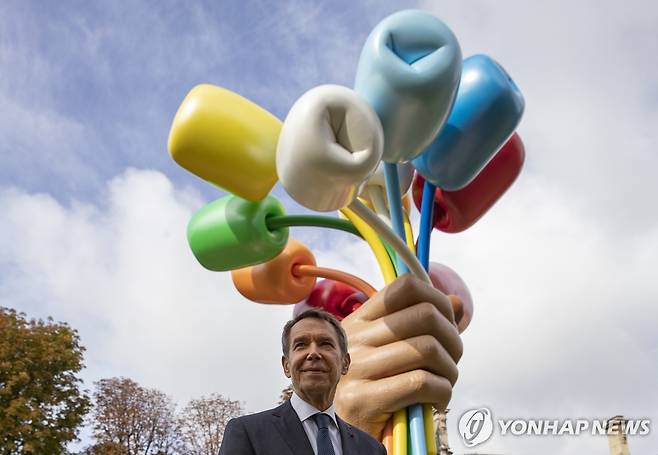 美 제프 쿤스 평론지 사전 검열 논란명예훼손 으름장