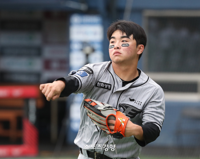 1차로일까 4차로일까···한화 Ps로 가는 길 ‘중견수로 통한다