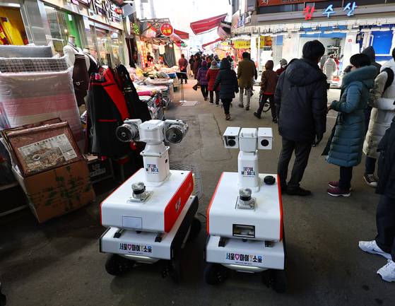 Fire patrol robots to keep Seoul's traditional markets safe at night