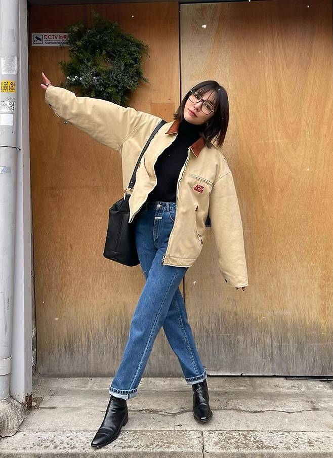 윤은혜 다시 리즈 시절로 대학생 여친 같은 보이시 블루종 젠더리스룩 패션엔