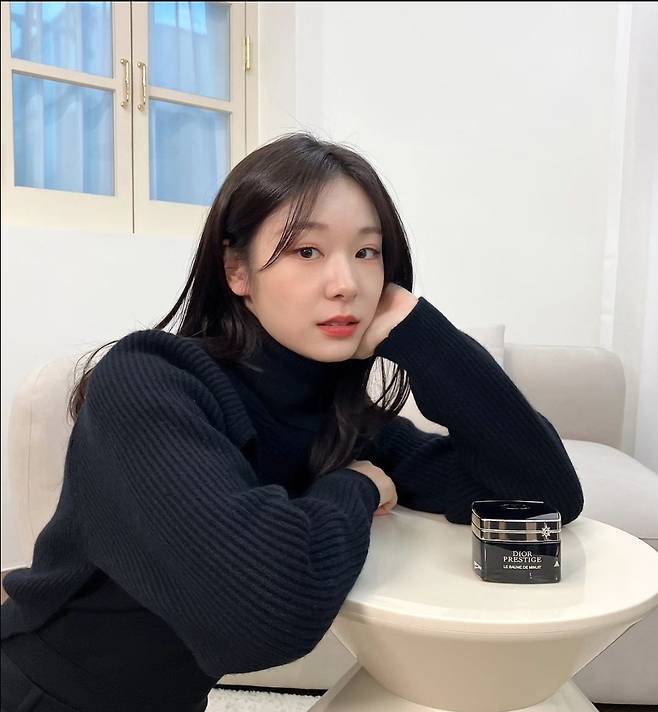 김연아 퀸에게 또다시 반하다 고상한 올블랙 목폴라 니트 슬랙스 패션 스타와 패션