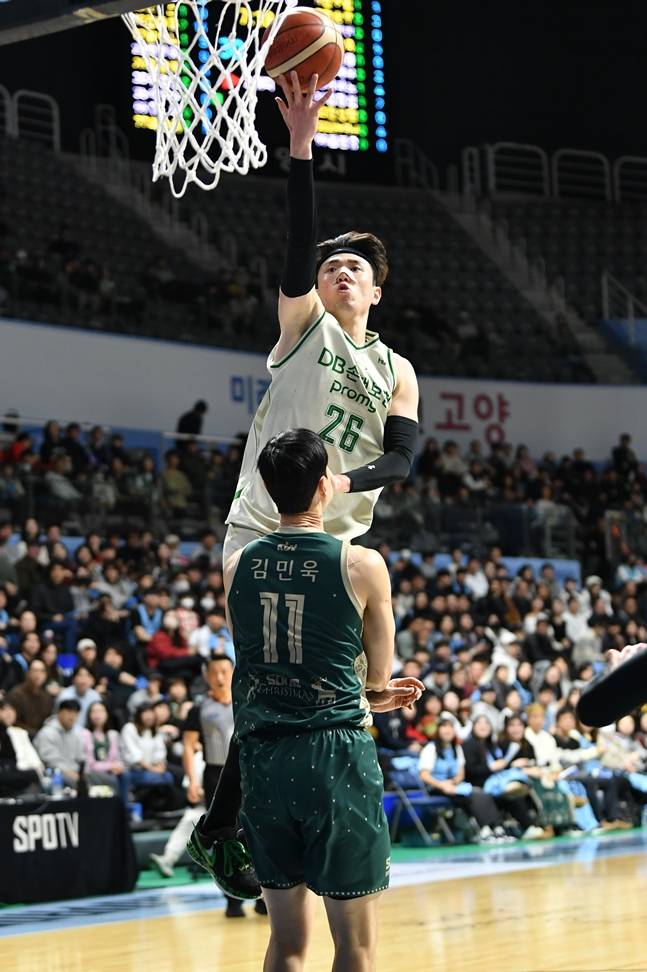 코뼈 부서져도 뛰겠다 강상재 무서운 투혼 호흡 힘들텐데 감독도 주장다움 반했다