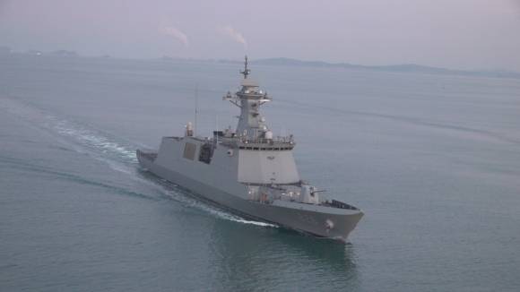 “부활한 천안함… 46명 전우 곁으로 돌아온 듯”