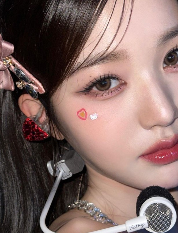 연말 파티를 더 화려하게아이돌 큐빅 메이크업 뷰티는 내운명
