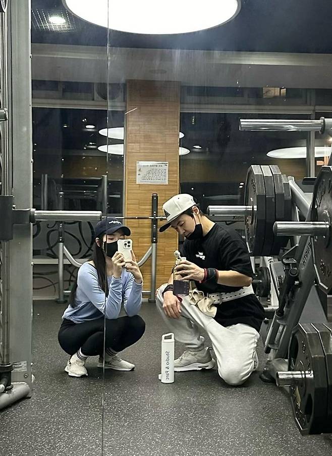 류이서 전진 칭찬에 힘 불끈 우월한 레깅스 핏 트레이닝룩 패션엔