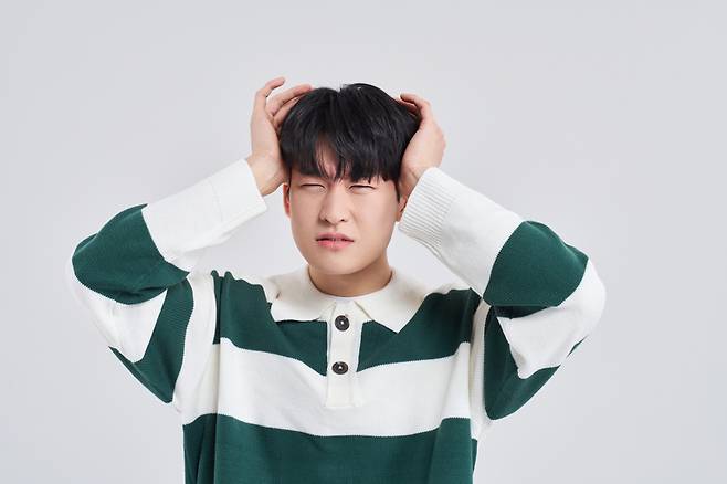 괴로운 음주 후 두통 대체 왜 생길까