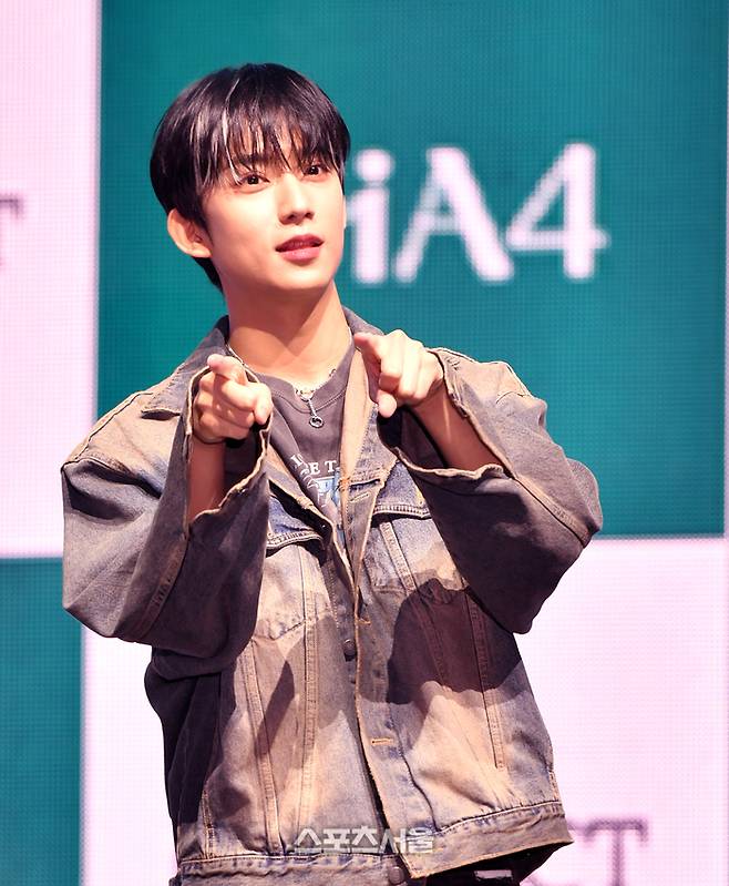 [포토]‘연결해요!’ B1A4 공찬