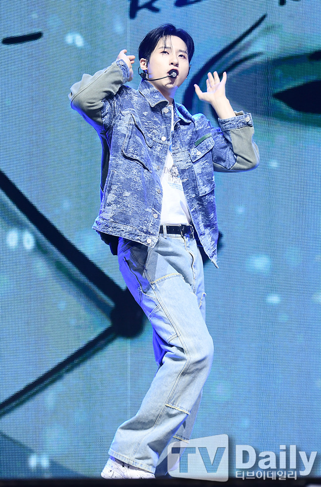 [TD포토] B1A4 신우 '완벽한 커넥트'