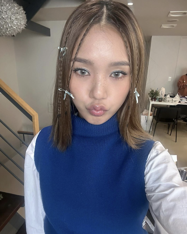 장원영 제니 Pick 발레코어룩 리본 헤어 스타일링 더 케이커