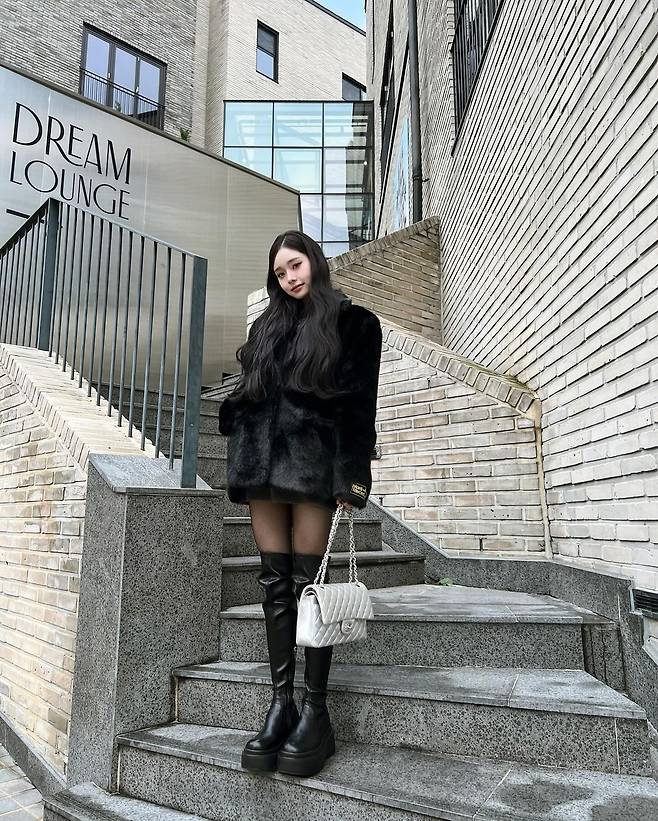 프리지아 인형같은 비주얼 화보 현장 공개 트위드룩 라이프 뉴세이