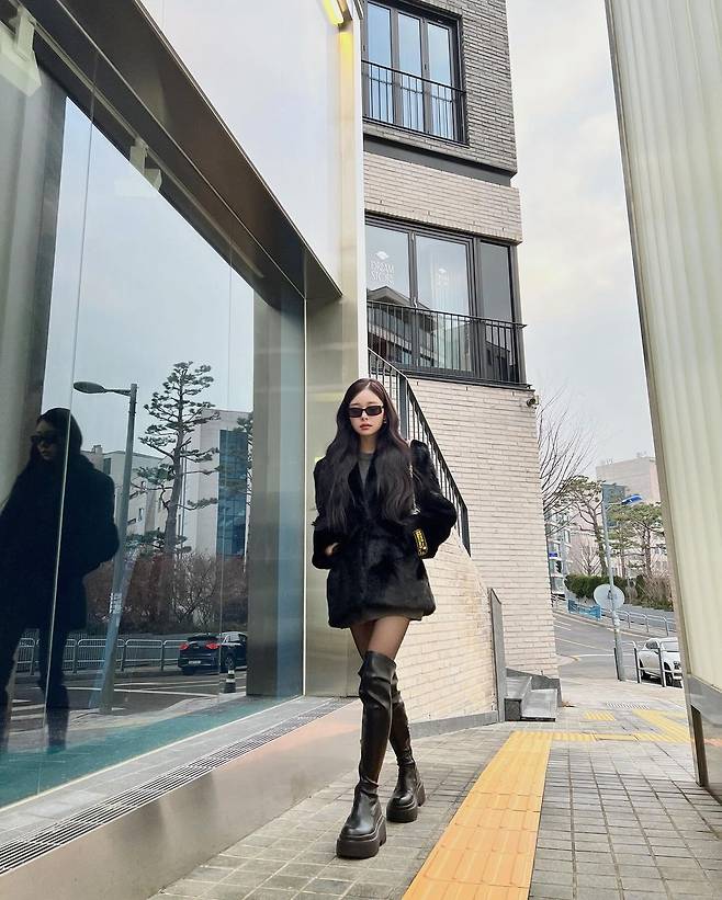 프리지아 인형같은 비주얼 화보 현장 공개 트위드룩 라이프 뉴세이