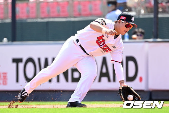 연봉 반토막→나홀로 출국…올해는 일찌감치 도장 쾅! 천재타자, 명예회복에 사활 걸었다
