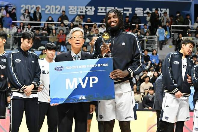 첫 출전에 ‘미스터 올스타’…자밀 워니 “좋은 선례된 것 같아 기뻐” [KBL]