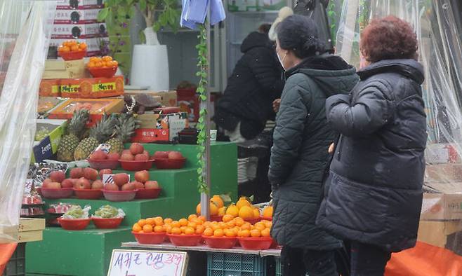 성수품 집중 공급·고속道 통행료 면제 설 연휴 ‘민생 안정 위해 모인 정부·여당
