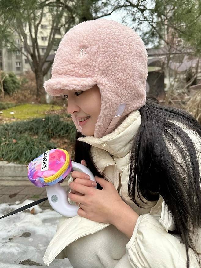 류이서 초등생 인줄 핑크 바라클라바 귀요미 퀼팅 패딩 산책룩 패션엔