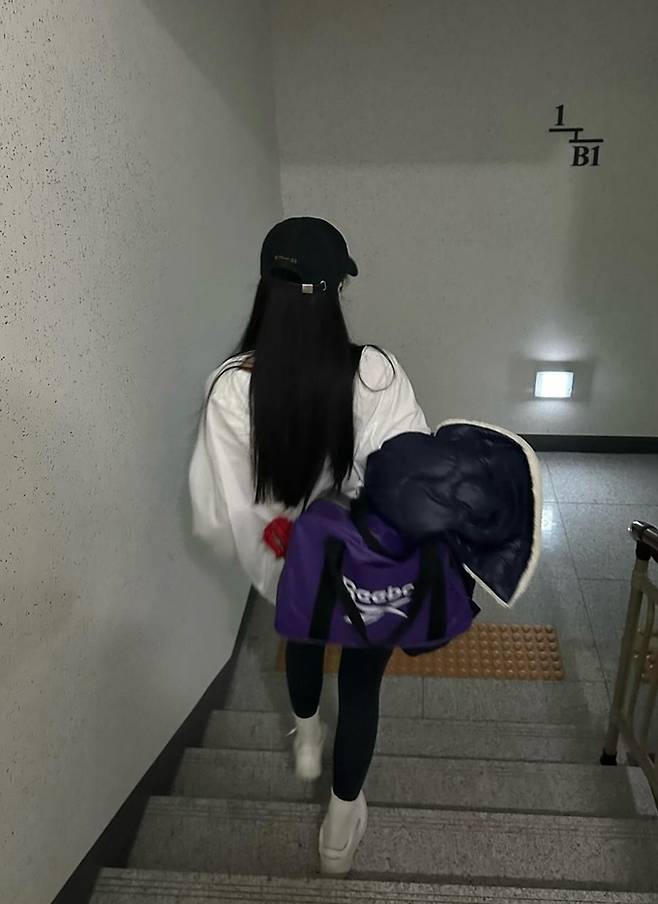 류이서 이유있는 레깅스 핏 운동 후 샐러드 레깅스와 후드티 트레이닝룩 패션엔