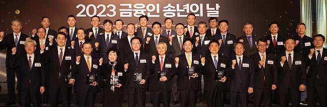 가계도 기업도 다시 웃게할 금융 사다리 놓는다