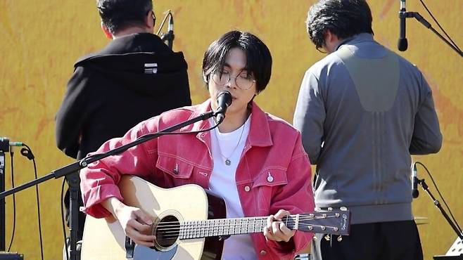 우승했지만 다시는 노래 못할뻔했던 유명가수가 된 근황 스포엔 뉴세이