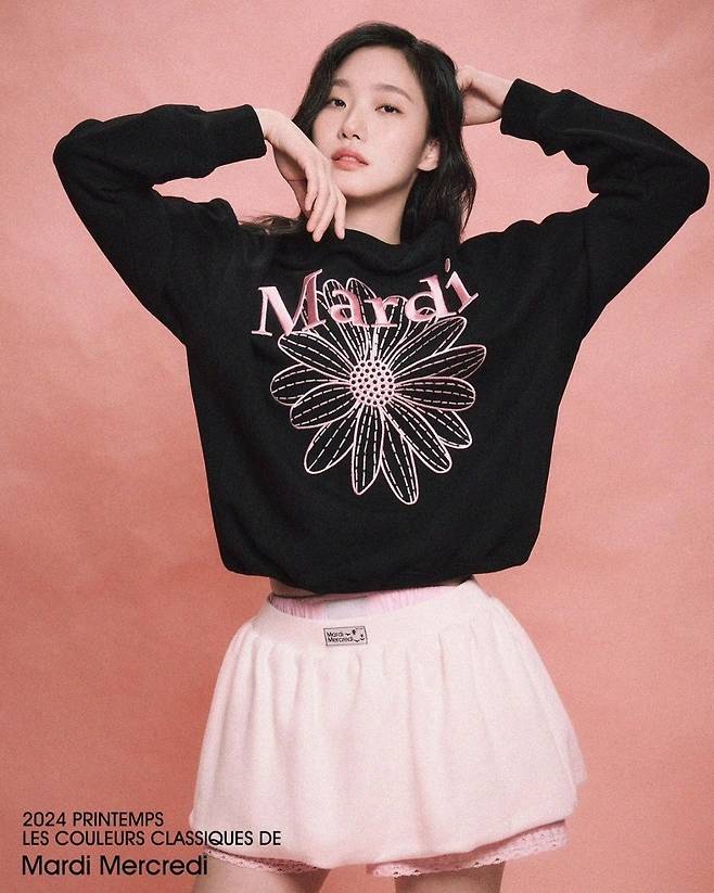 김고은 청순 요정 인형 같은 화보 공개 블레이저 재킷 맨투맨 스커트 패션 스타와 패션