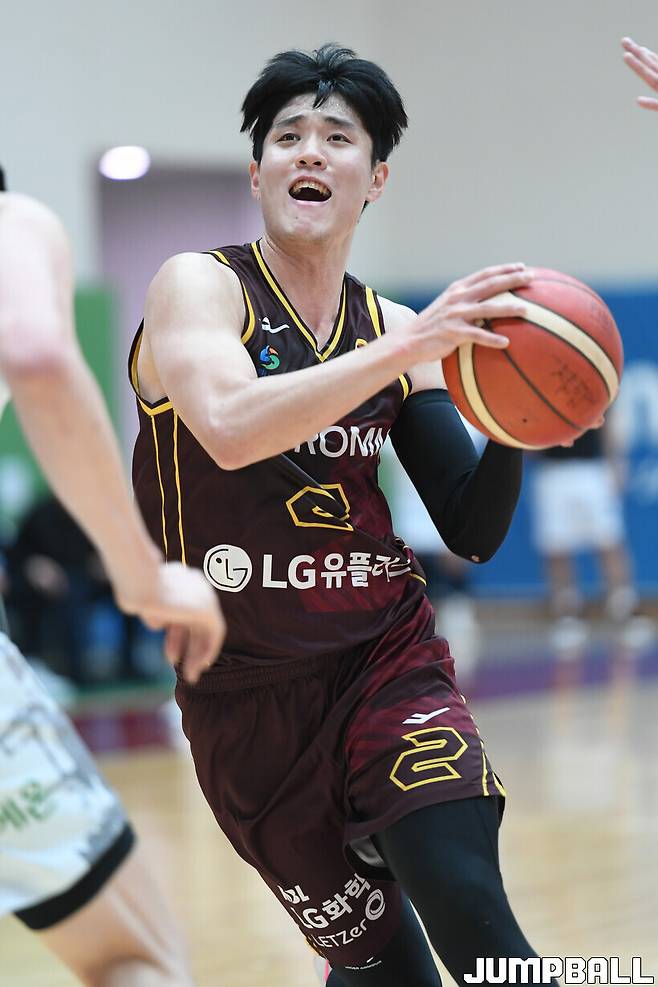 [JB포토] KBL D리그, LG 이승우 '골밑으로 돌진'