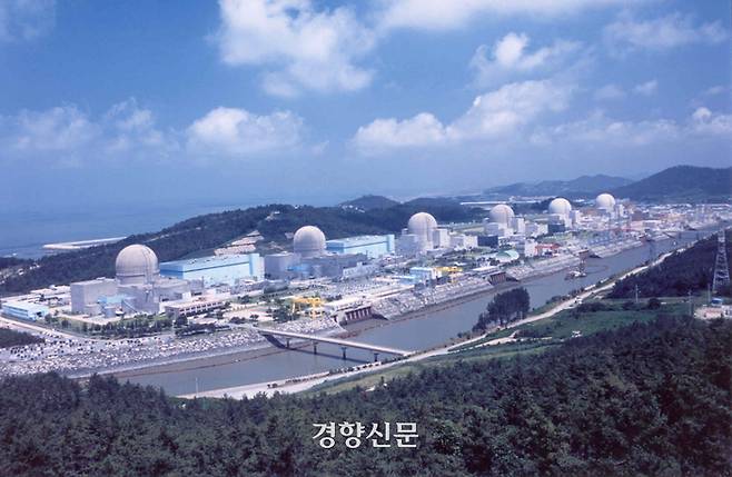 공급망 불안에 치솟는 ‘우라늄···에너지 위기 그림자 짙어지나