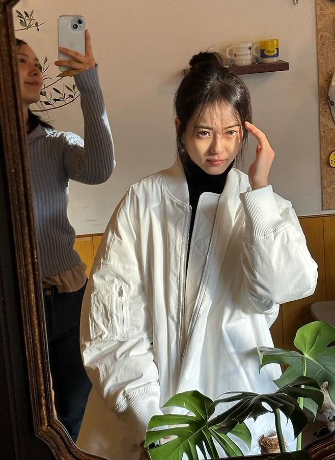고아라 쇼츠는 어디에 똥머리와 딱 한파 잊은 오버핏 재킷 하의실종룩 패션엔