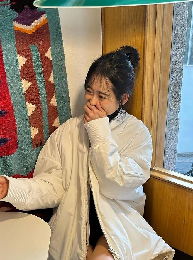 고아라 쇼츠는 어디에 똥머리와 딱 한파 잊은 오버핏 재킷 하의실종룩 패션엔