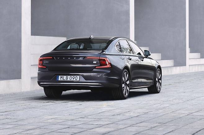 "같은 6천만원대 선택은?" 제네시스 G80 부분변경 VS 볼보 S90 살펴보니 | M투데이