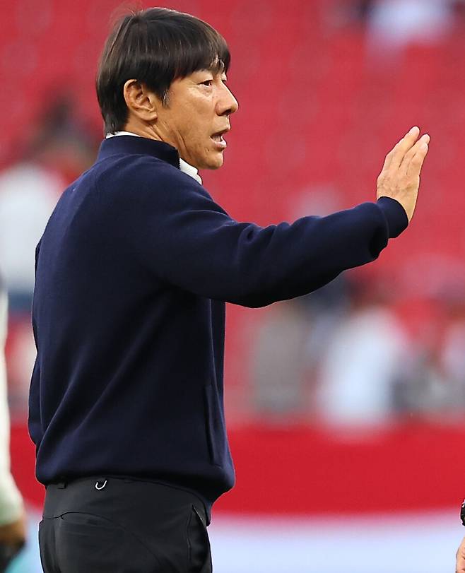 아시안컵 16강 올렸더니 재계약은 4월 이후 판단 신태용 향해 성적 더 내라는 인니 축협