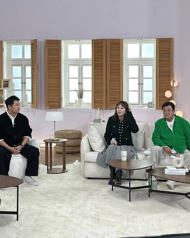 이승연 신나는 촬영에 웃음꽃 활짝 트위드 재킷 플리츠스커트 패션 스타와 패션